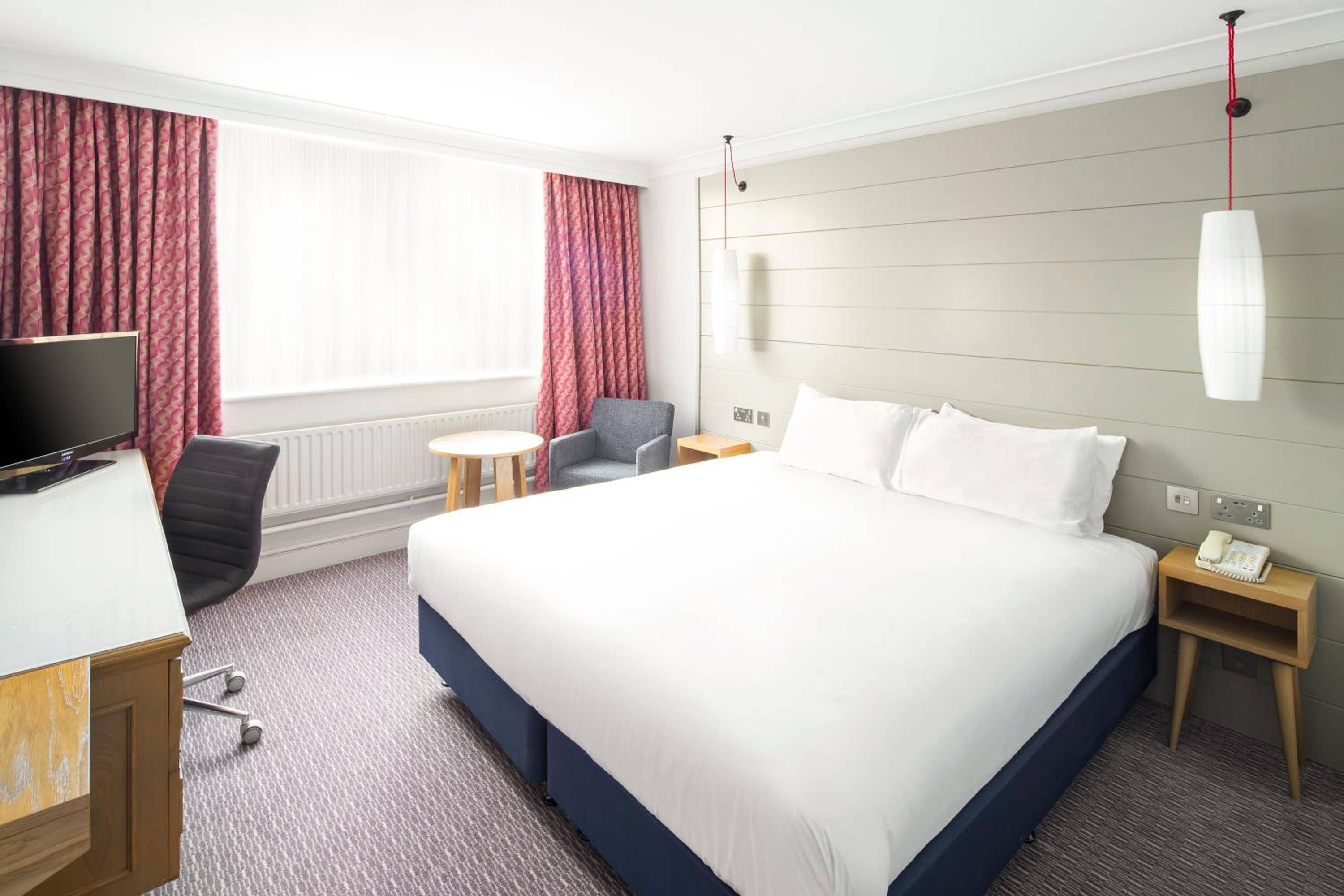 Holiday Inn Peterborough West, an IHG Hotel, Peterborough : -12% during ...