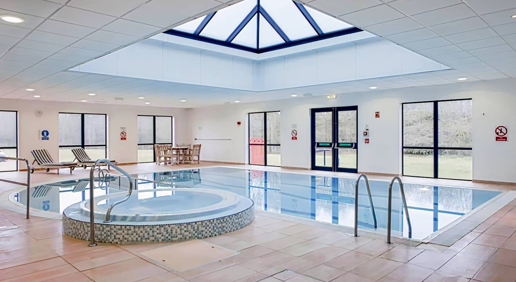 Holiday Inn Peterborough West, Peterborough : -32% during the day ...