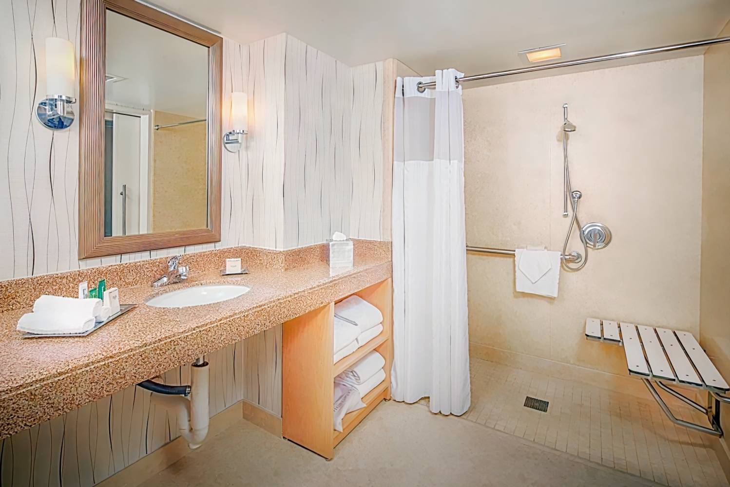 Hilton LAX Los Angeles Airport, Los Angeles : -46% during the day ...