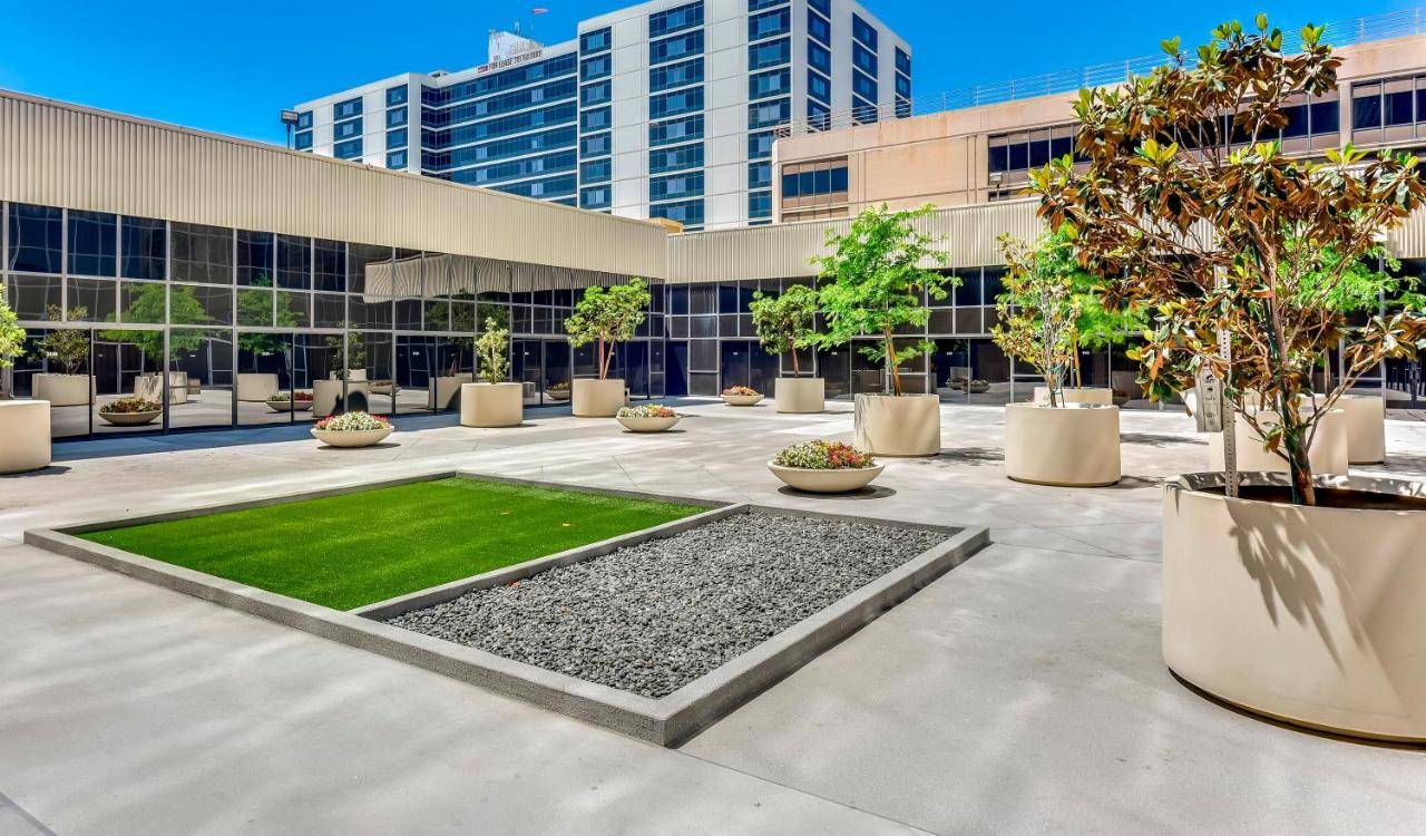 Hilton LAX Los Angeles Airport, Los Angeles, CA : -46% during the day ...