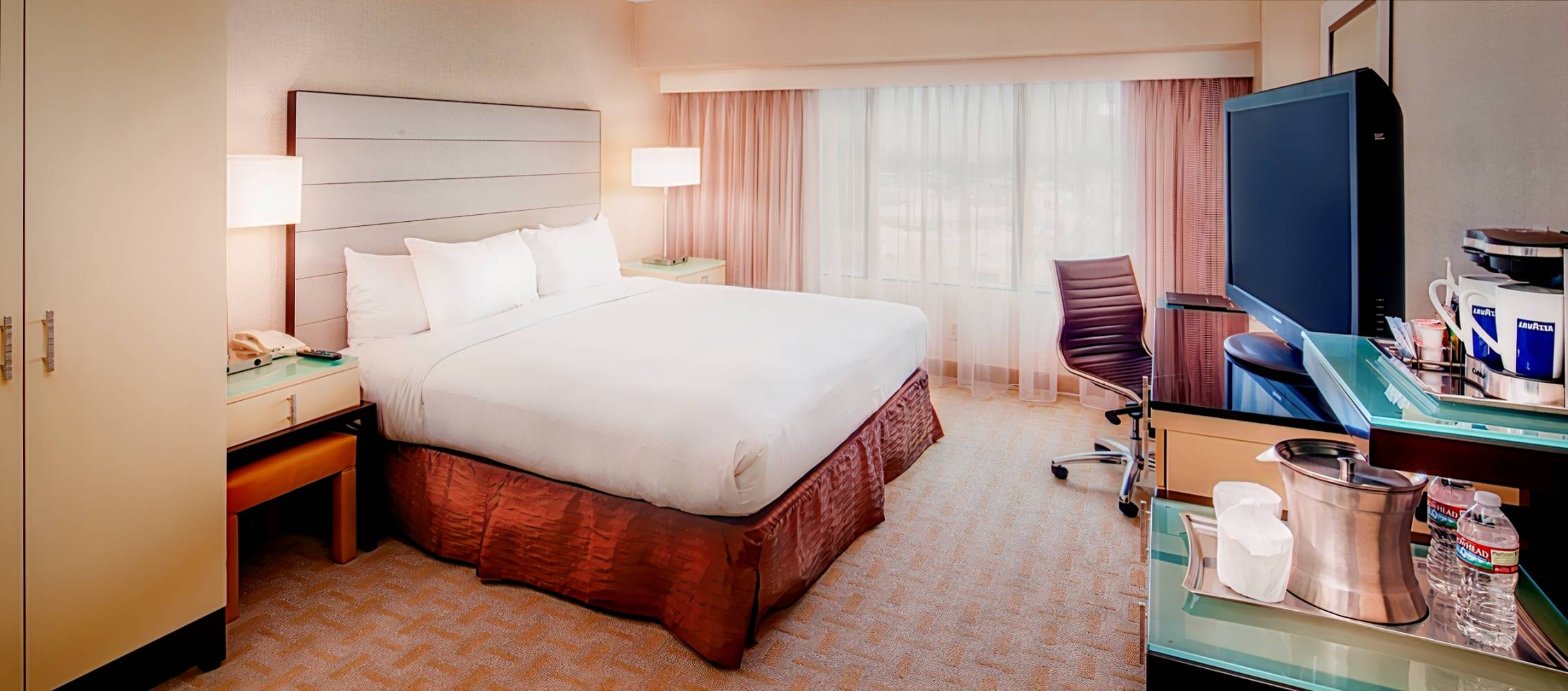 Hilton LAX Los Angeles Airport, Los Angeles : -46% during the day ...