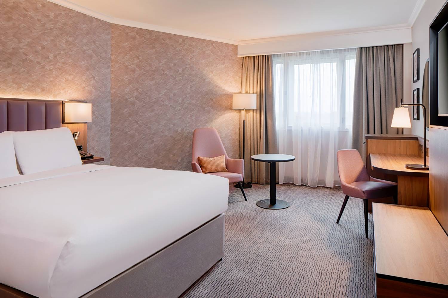 DoubleTree by Hilton Dartford Bridge, Kent : -29% during the day ...