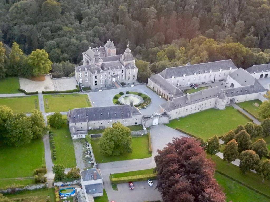 Domaine du Château de Modave, Modave : hotel during the day - Dayuse.com