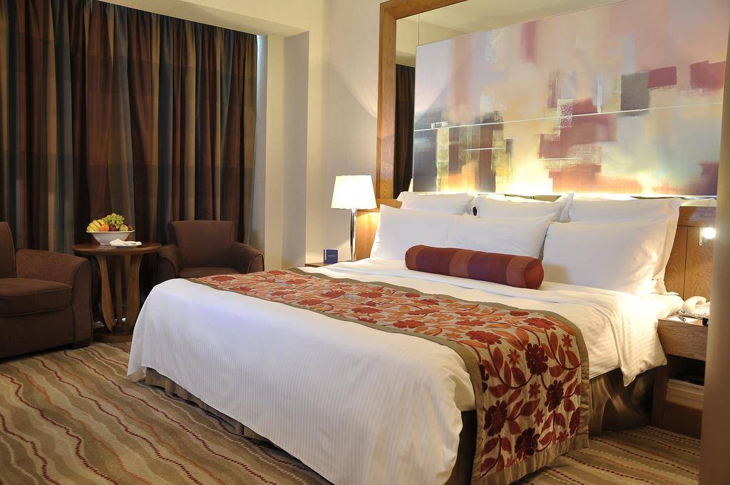 Gulf Hotel Bahrain Convention & Spa, Block 338 : hotel during the day ...