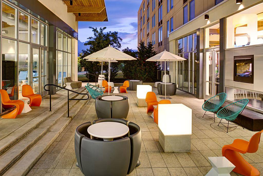 Aloft Houston by the Galleria, Westside : hotel during the day - Dayuse ...