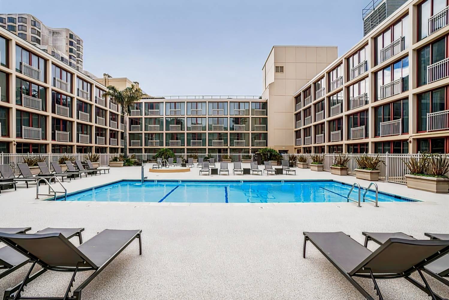 Hilton San Francisco Union Square, SF, CA : hotel during the day ...