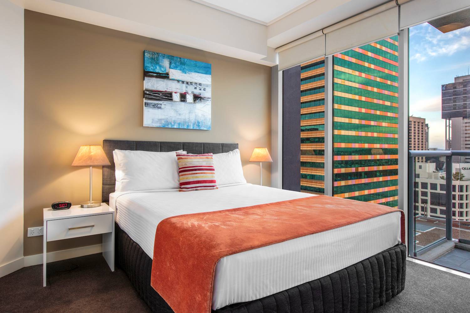 Evolution Apartments, Brisbane City : hotel during the day - Dayuse.com