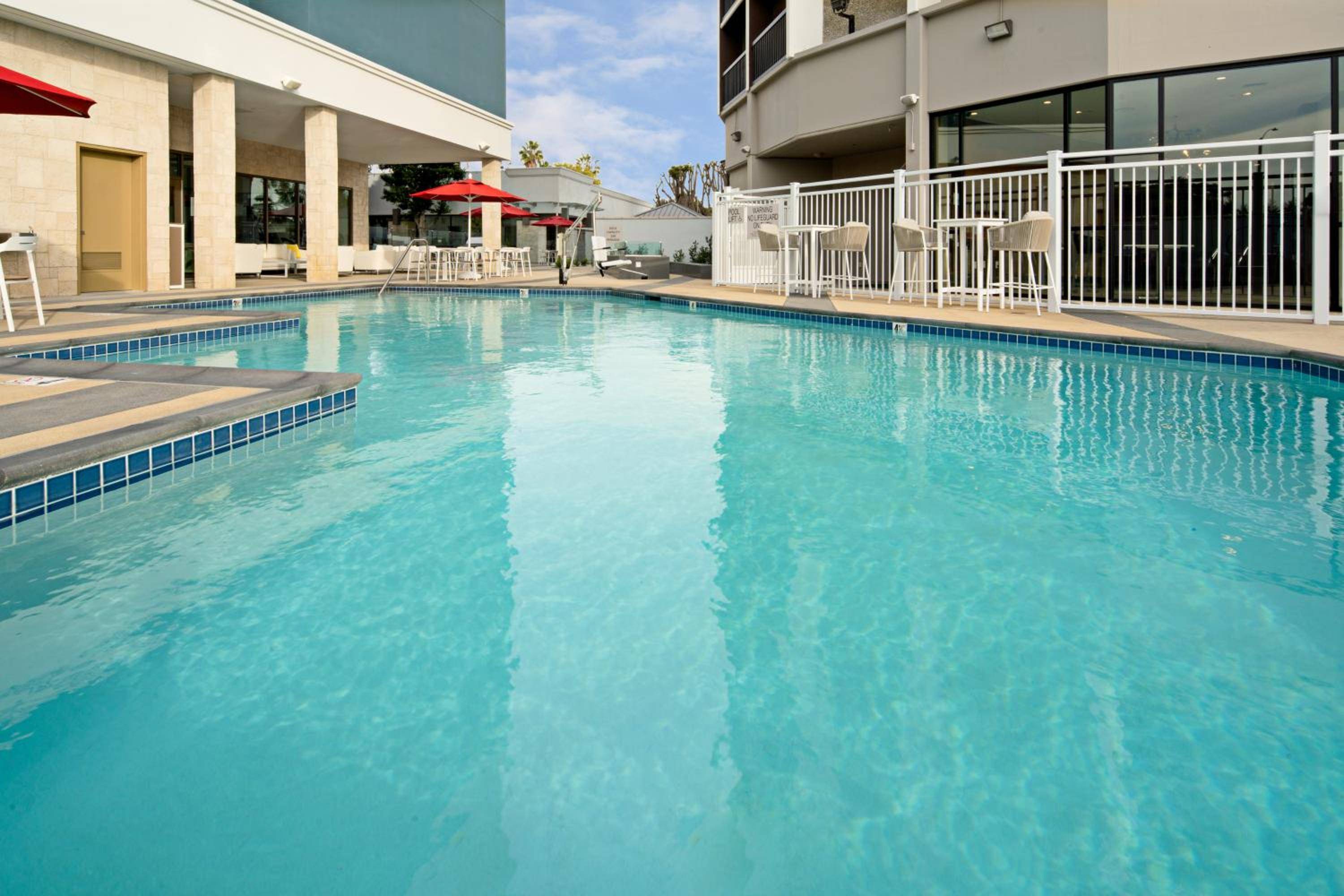 Holiday Inn Long Beach - Airport, an IHG Hotel, Long Beach : -33% en ...
