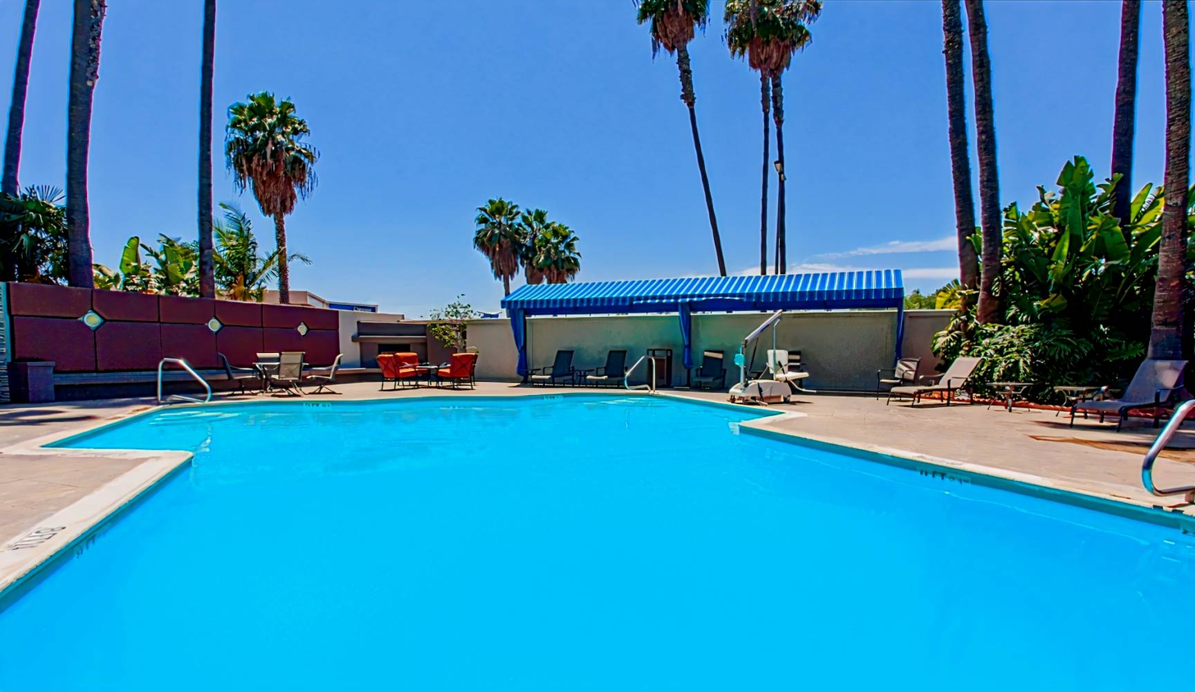 Holiday Inn Long Beach Airport, Long Beach : -36% voor overdag - Dayuse.nl