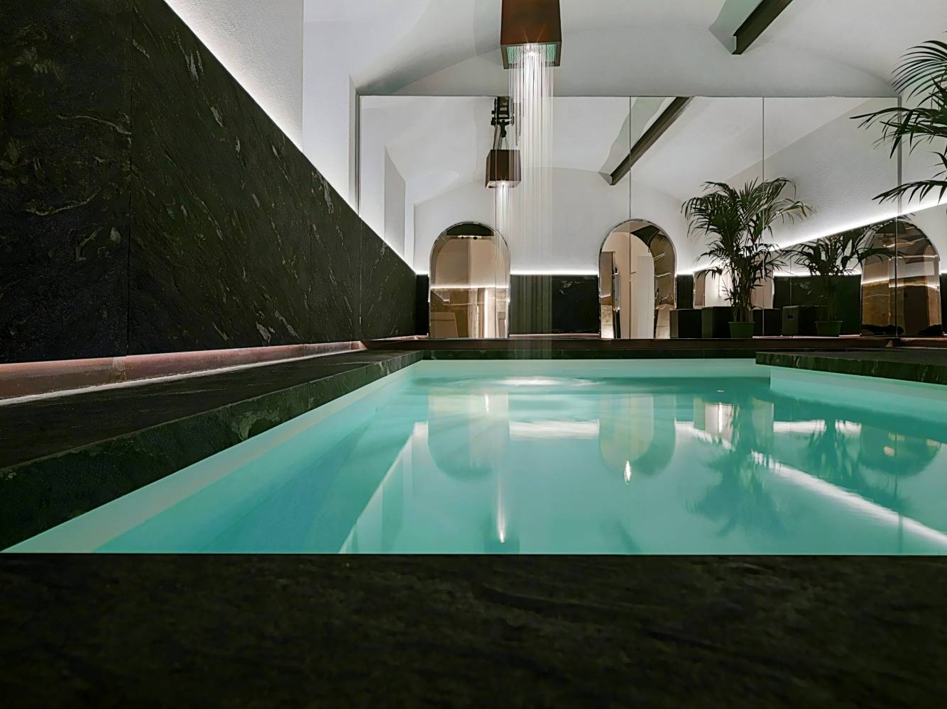 STRAF, Hotel a Member of Design Hotels, Milano : -34% during the day ...