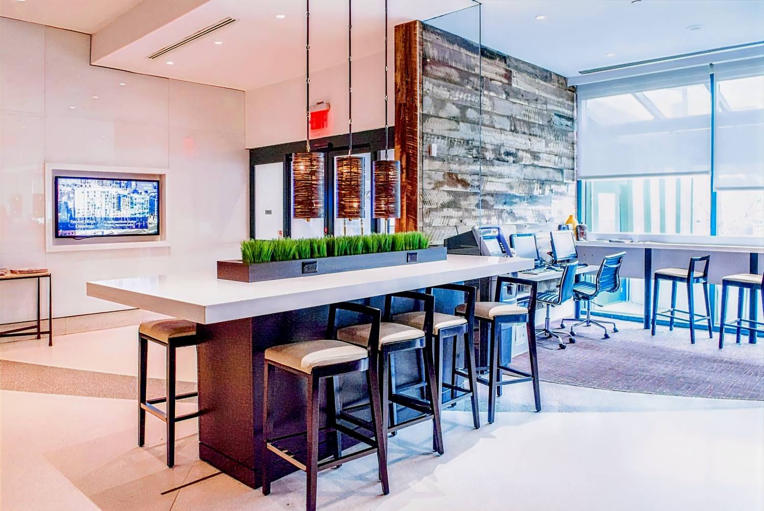 Courtyard by Marriott New York JFK Airport, Jamaica : -53% during the ...